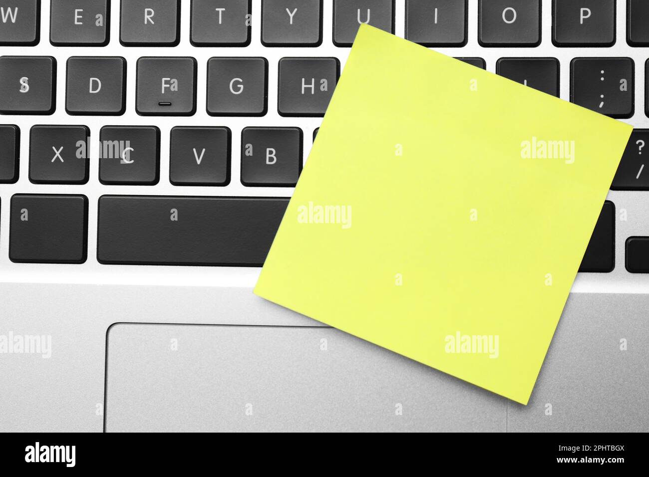Empty sticky note on laptop, top view. Space for design Stock Photo - Alamy