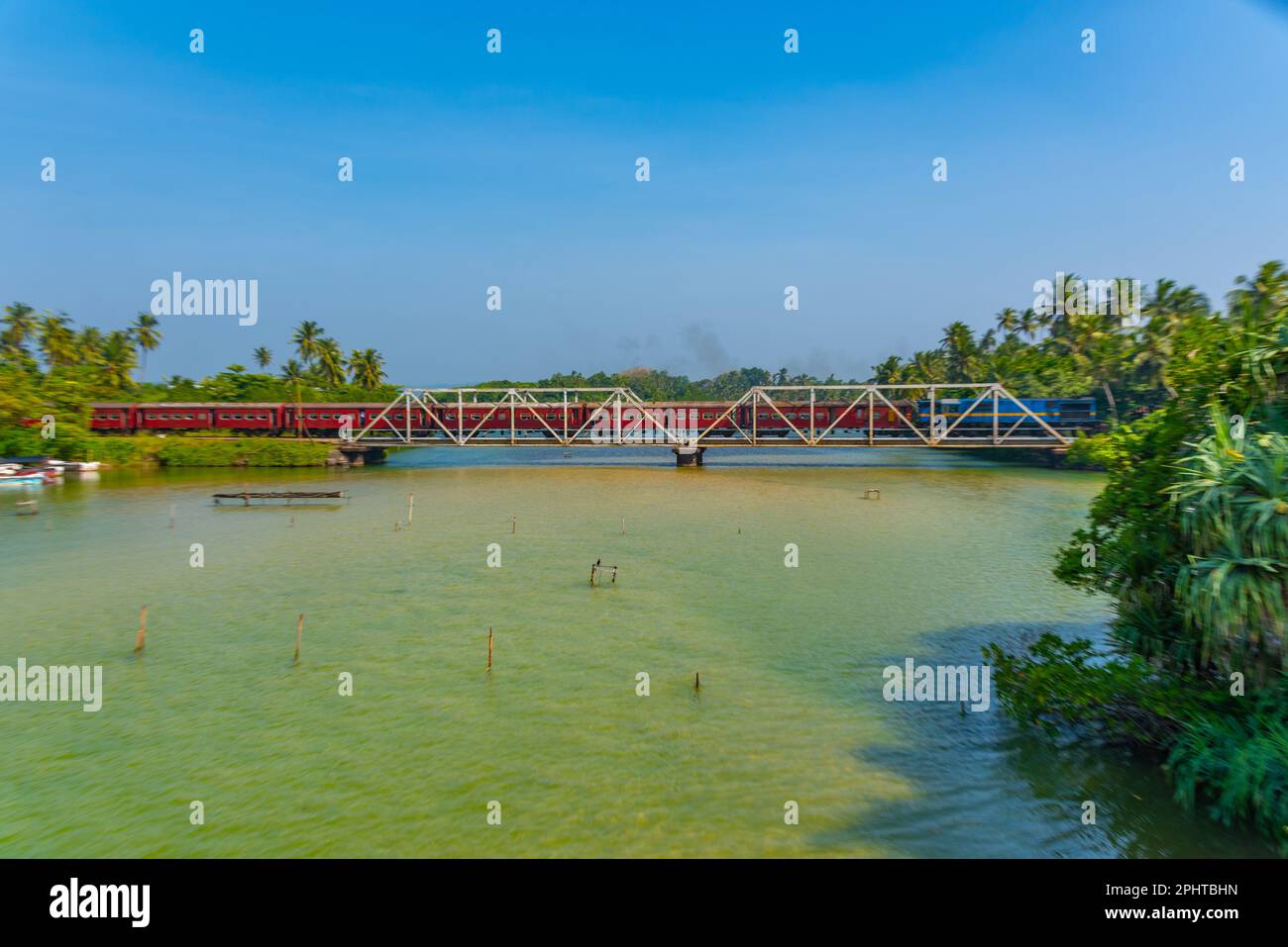 Railway crossing sri lanka hi-res stock photography and images - Alamy