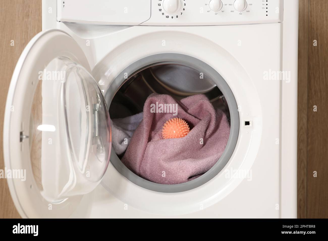 Towels in washing machine hi-res stock photography and images - Alamy