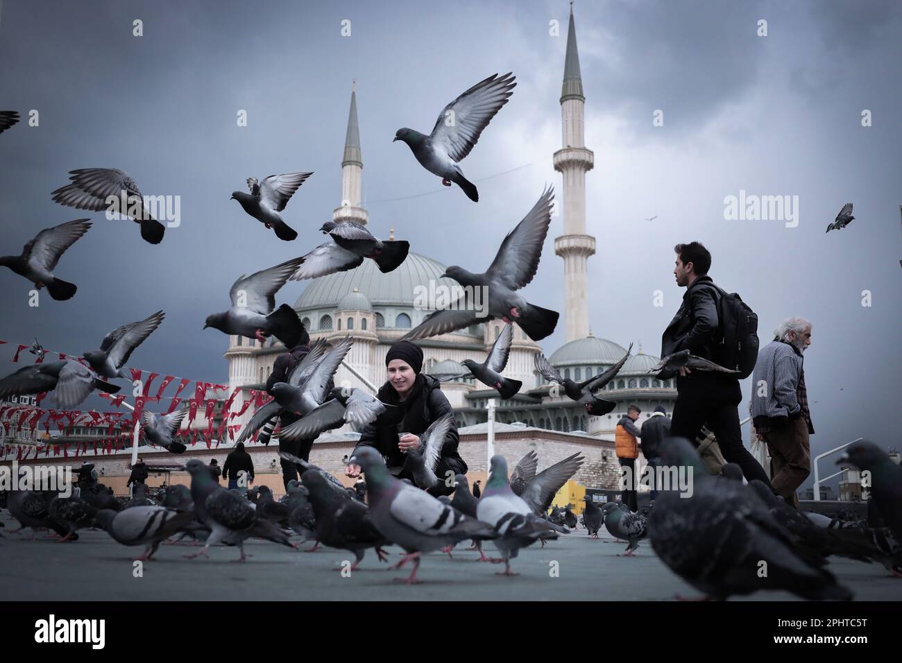 Istanbul, Istanbul, Turkey. 29th Mar, 2023. People take pleasure in ...