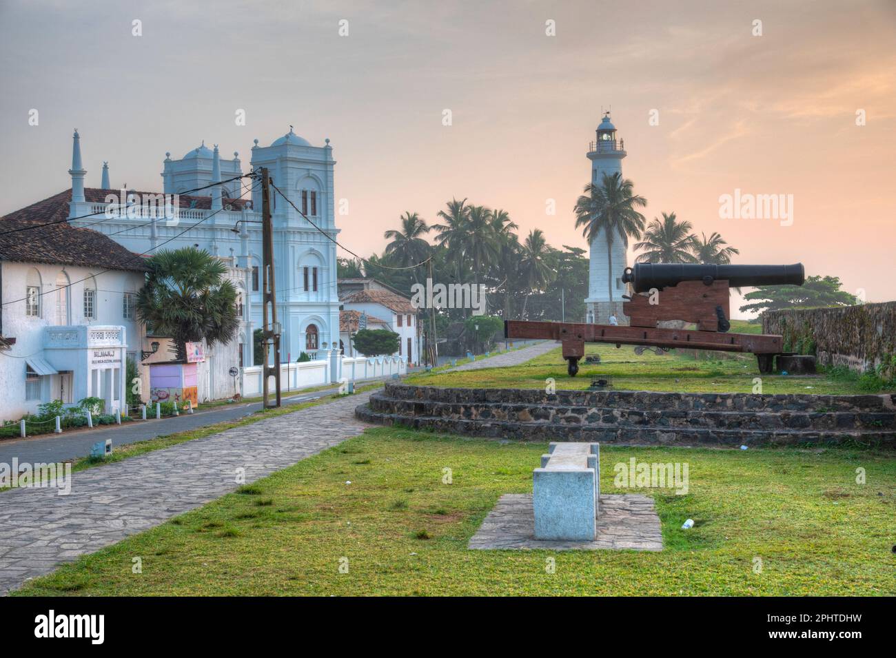 Meeran Mosque and Galle lighthouse in Sri Lanka Stock Photo - Alamy