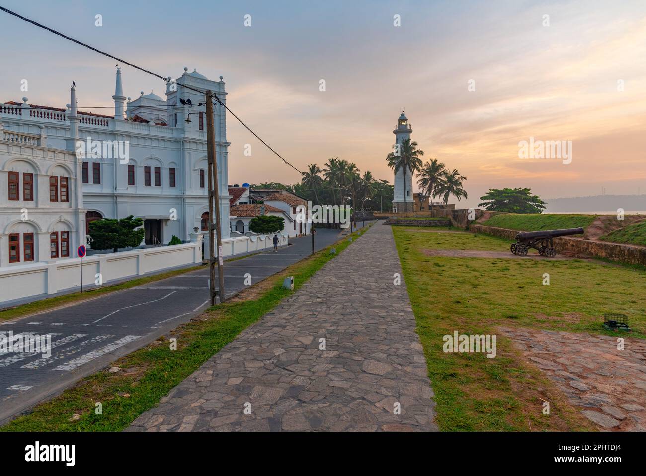 Meeran Mosque and Galle lighthouse in Sri Lanka Stock Photo - Alamy