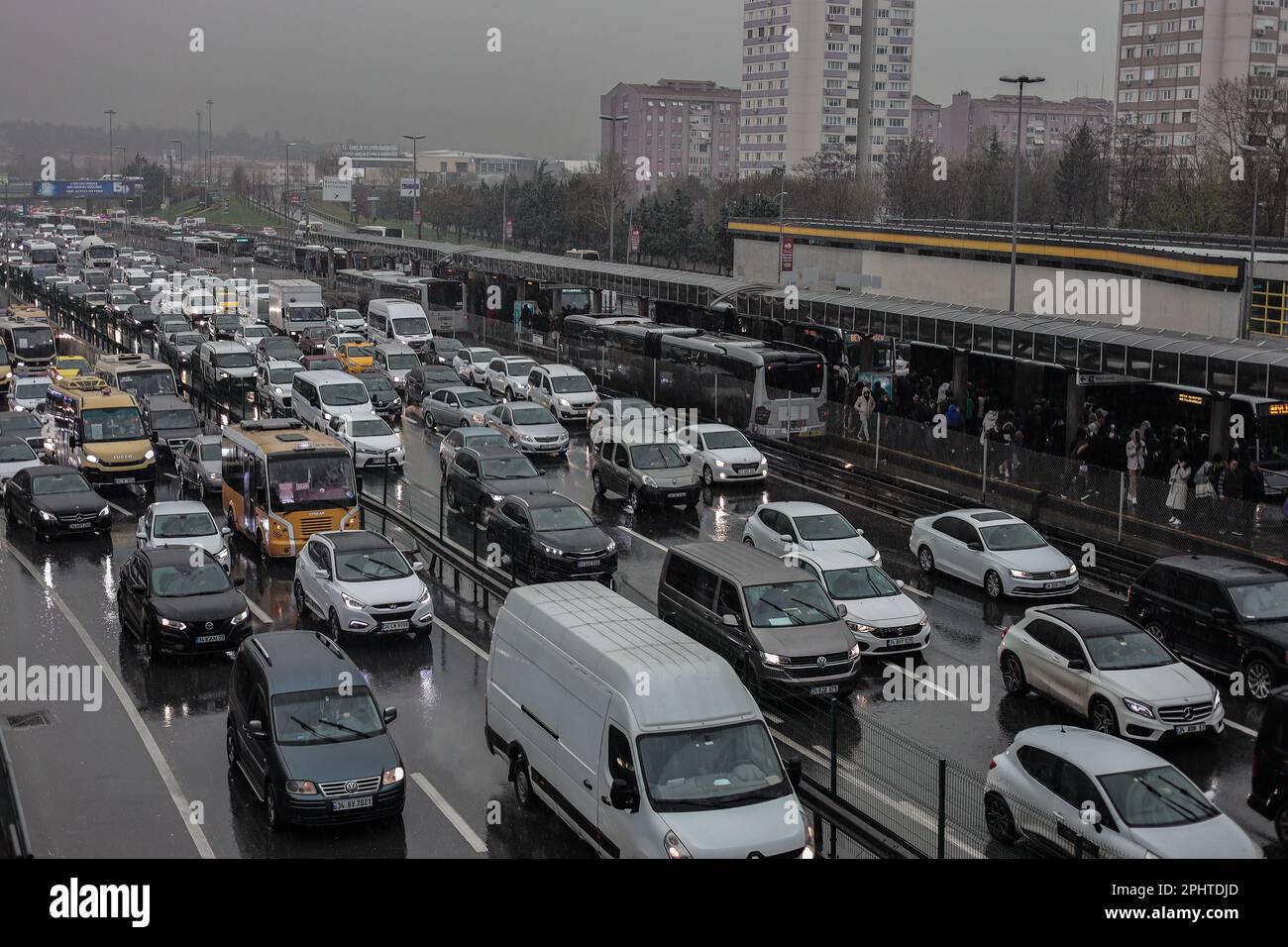 Istanbul, Istanbul, Turkey. 29th Mar, 2023. A large crowd of cars is ...
