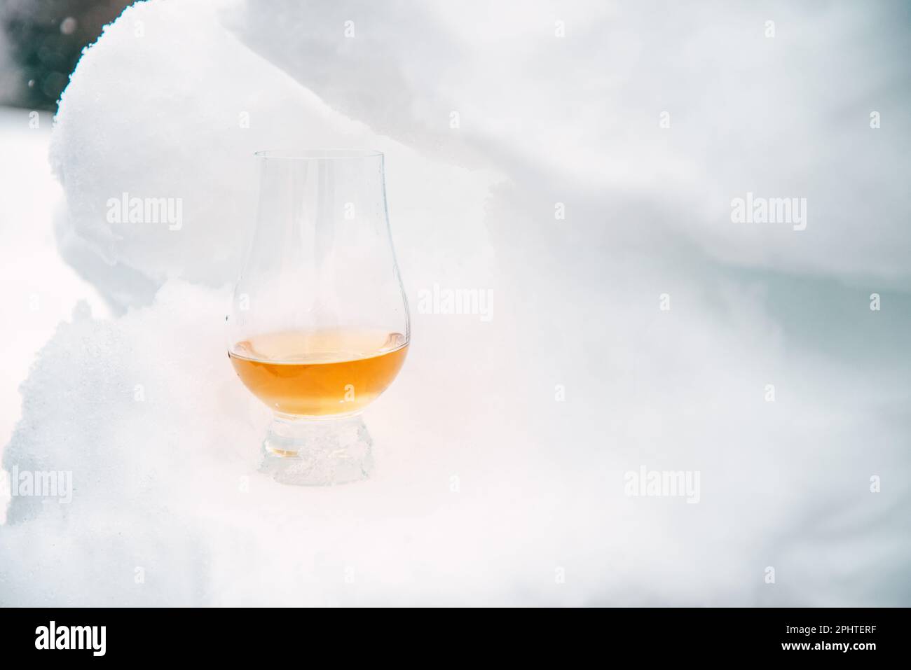 Glass of scotch whisky in the snow on a frosty winter day Stock Photo ...