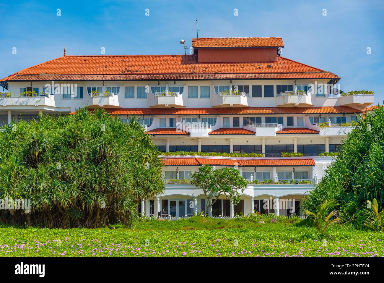 Modern hotel at Bentota beach at Sri Lanka Stock Photo - Alamy