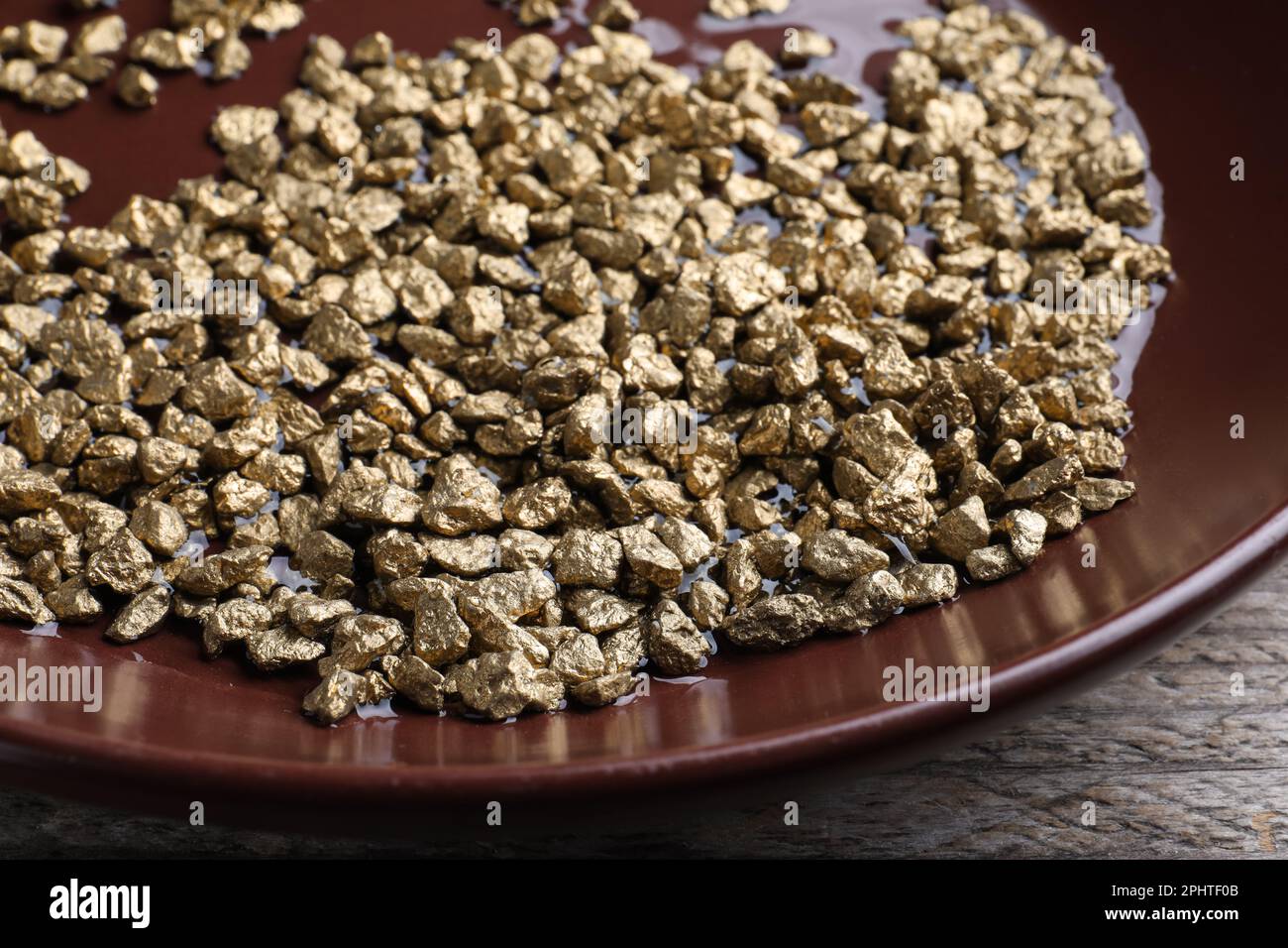 Gold metal lumps hi-res stock photography and images - Alamy
