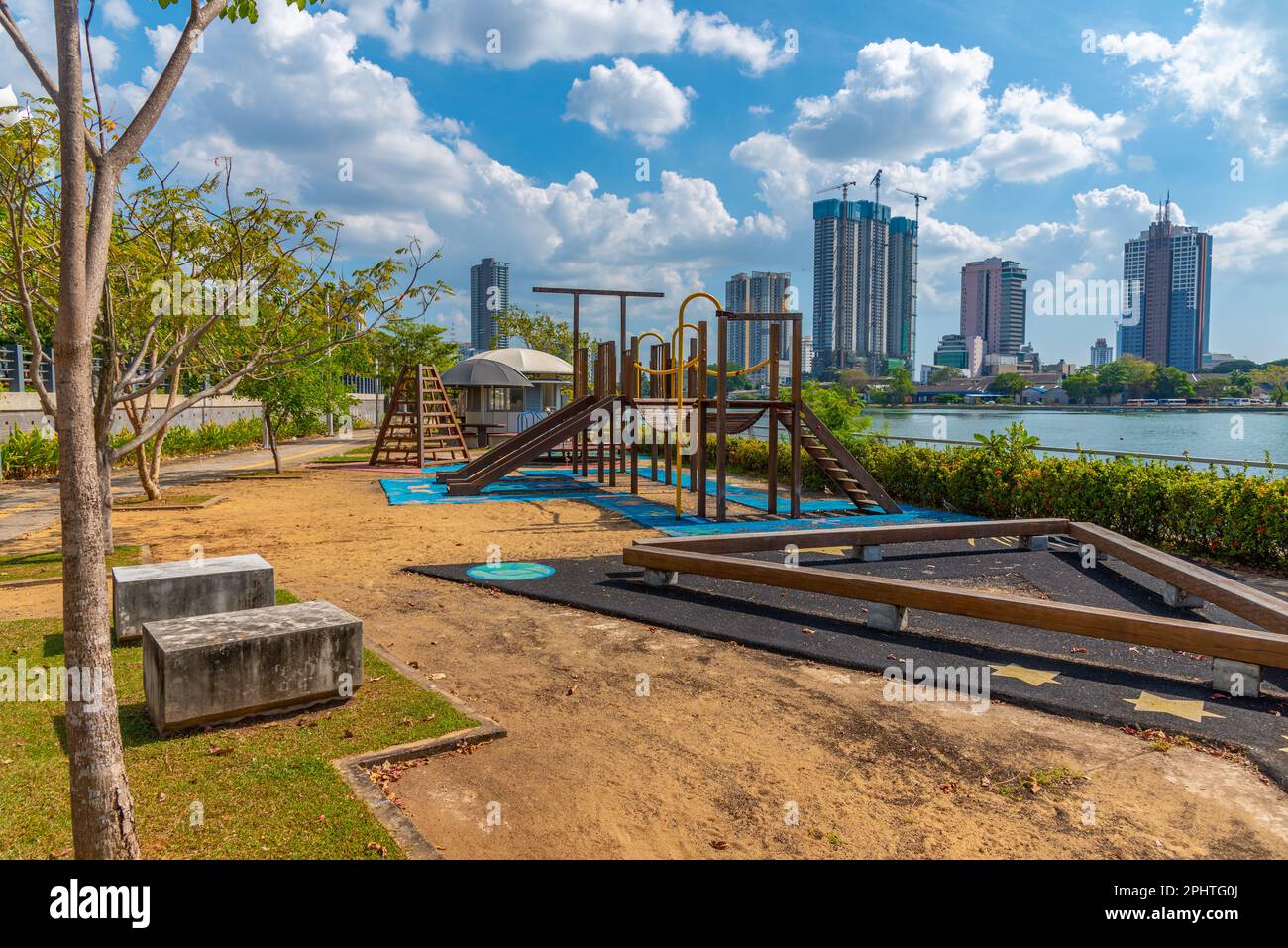 Skyline of Colombo behind Beira lake, Sri Lanka Stock Photo - Alamy