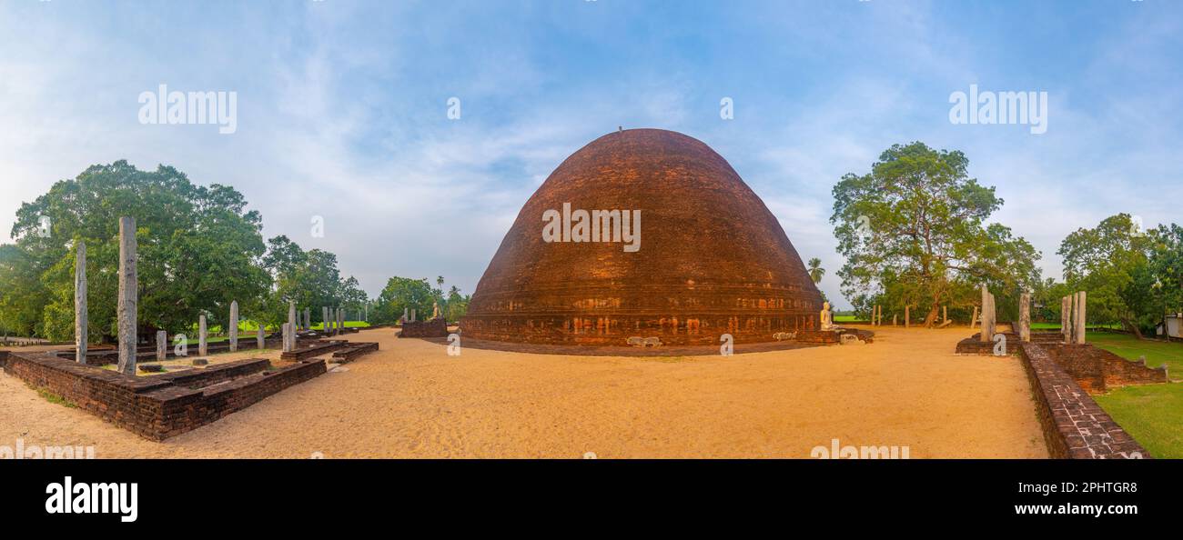 Sandagiri dagaba at Tissamaharama, Sri Lanka Stock Photo - Alamy
