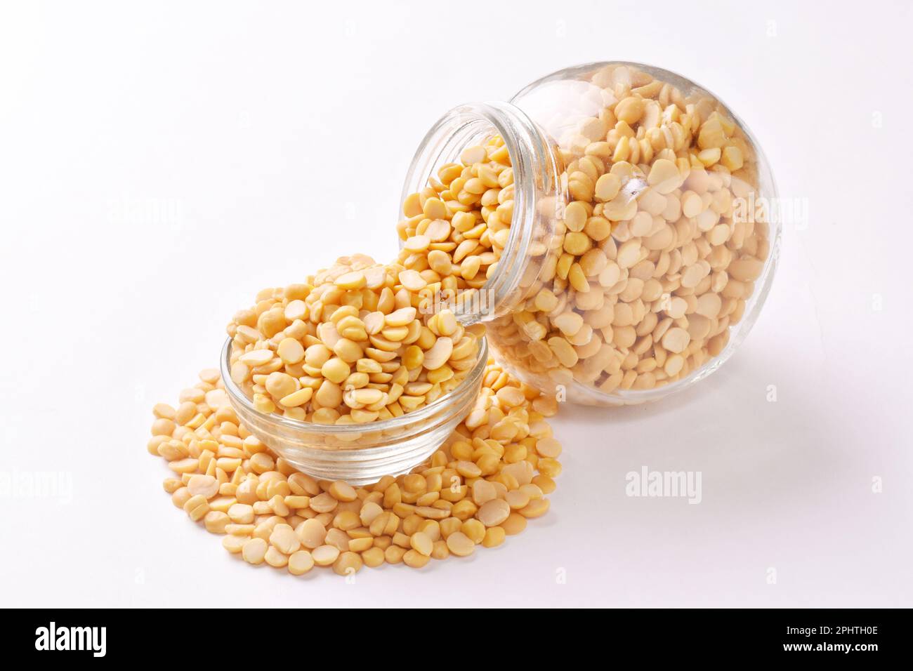 Raw chana dal isolated on white background Stock Photo - Alamy