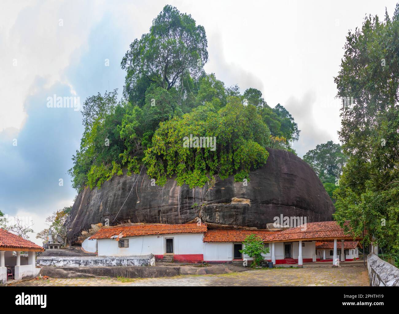 Mulkirigala rock temples at Sri Lanka Stock Photo - Alamy