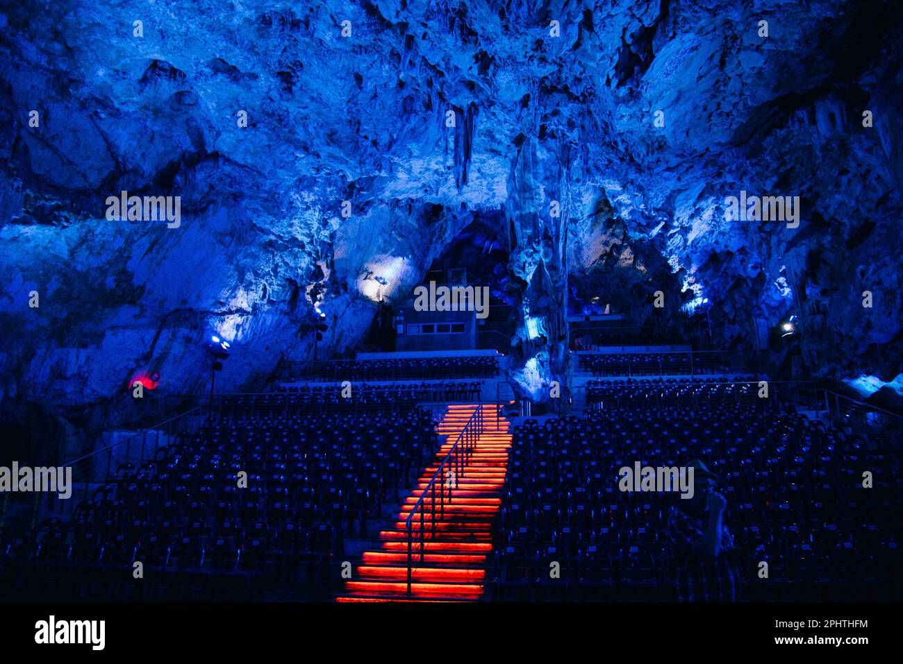 Echo caves hi-res stock photography and images - Alamy