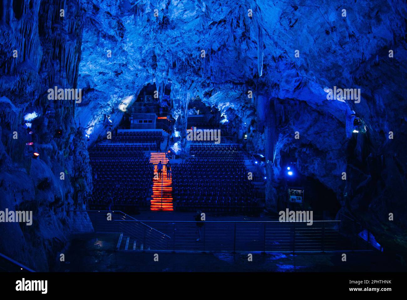 Cave concert uk hi-res stock photography and images - Alamy