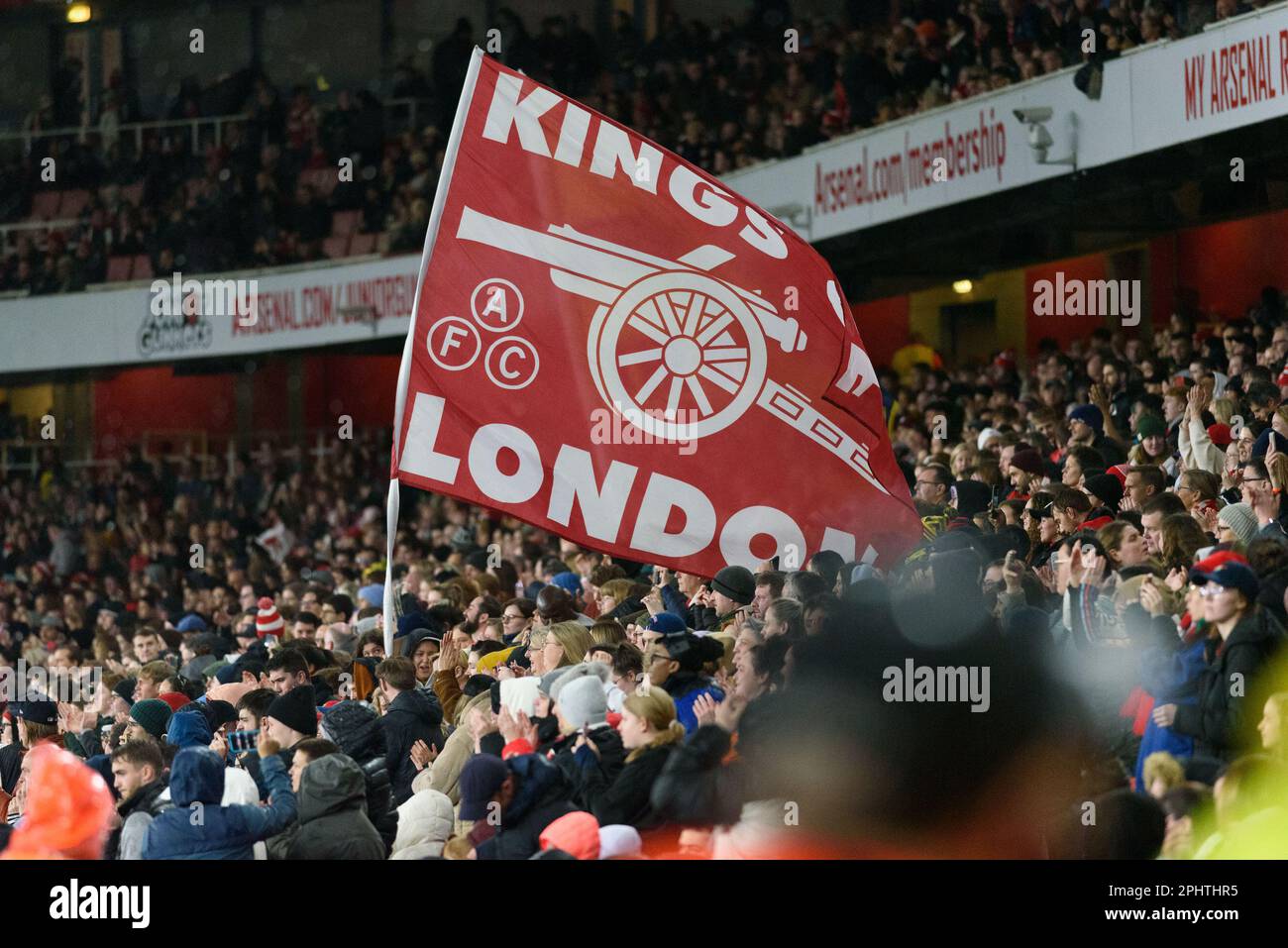 Arsenal fc flag hi-res stock photography and images - Alamy