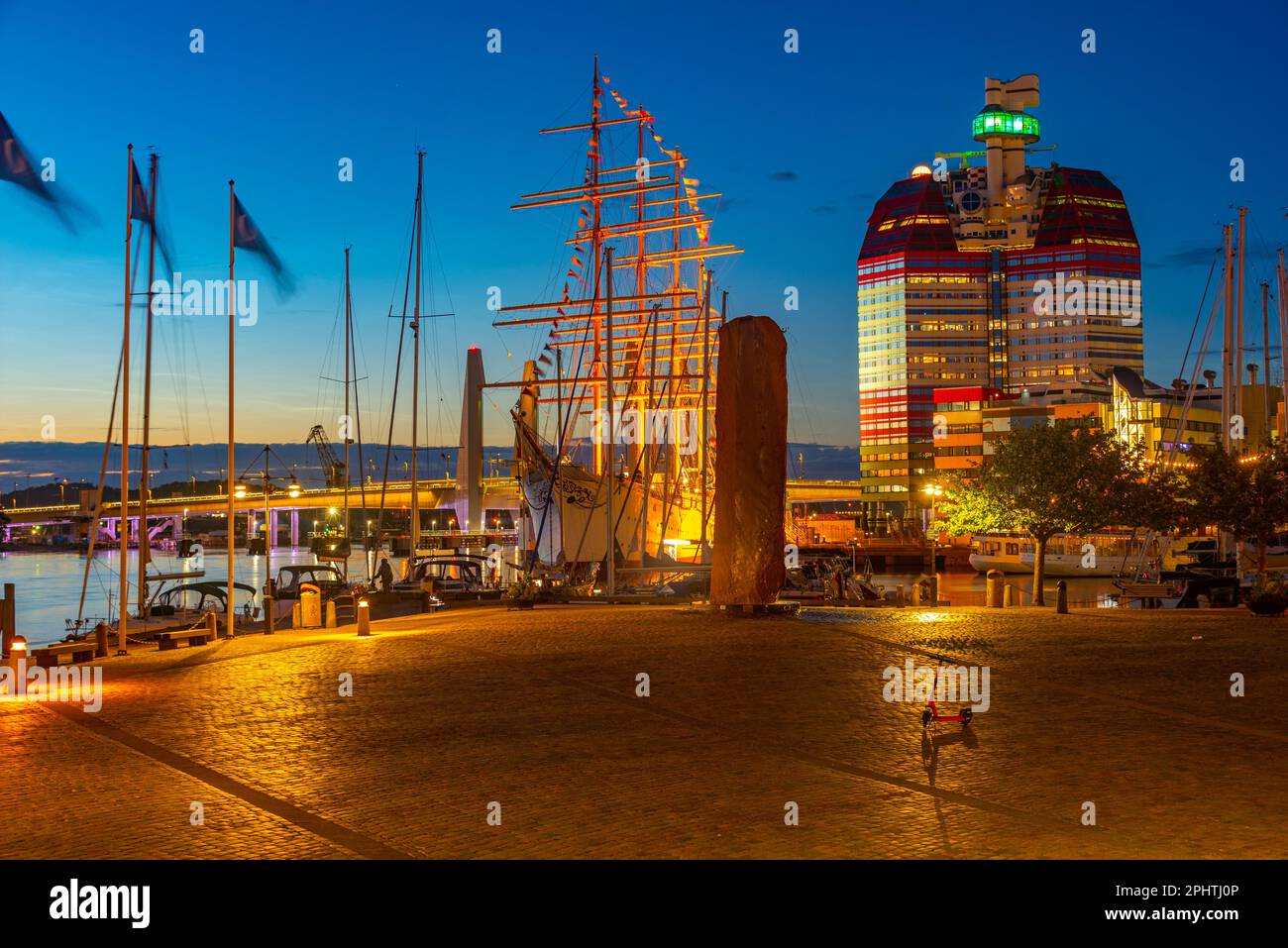Sunset view of Lilla Bommen building and Barken Viking ship in the ...
