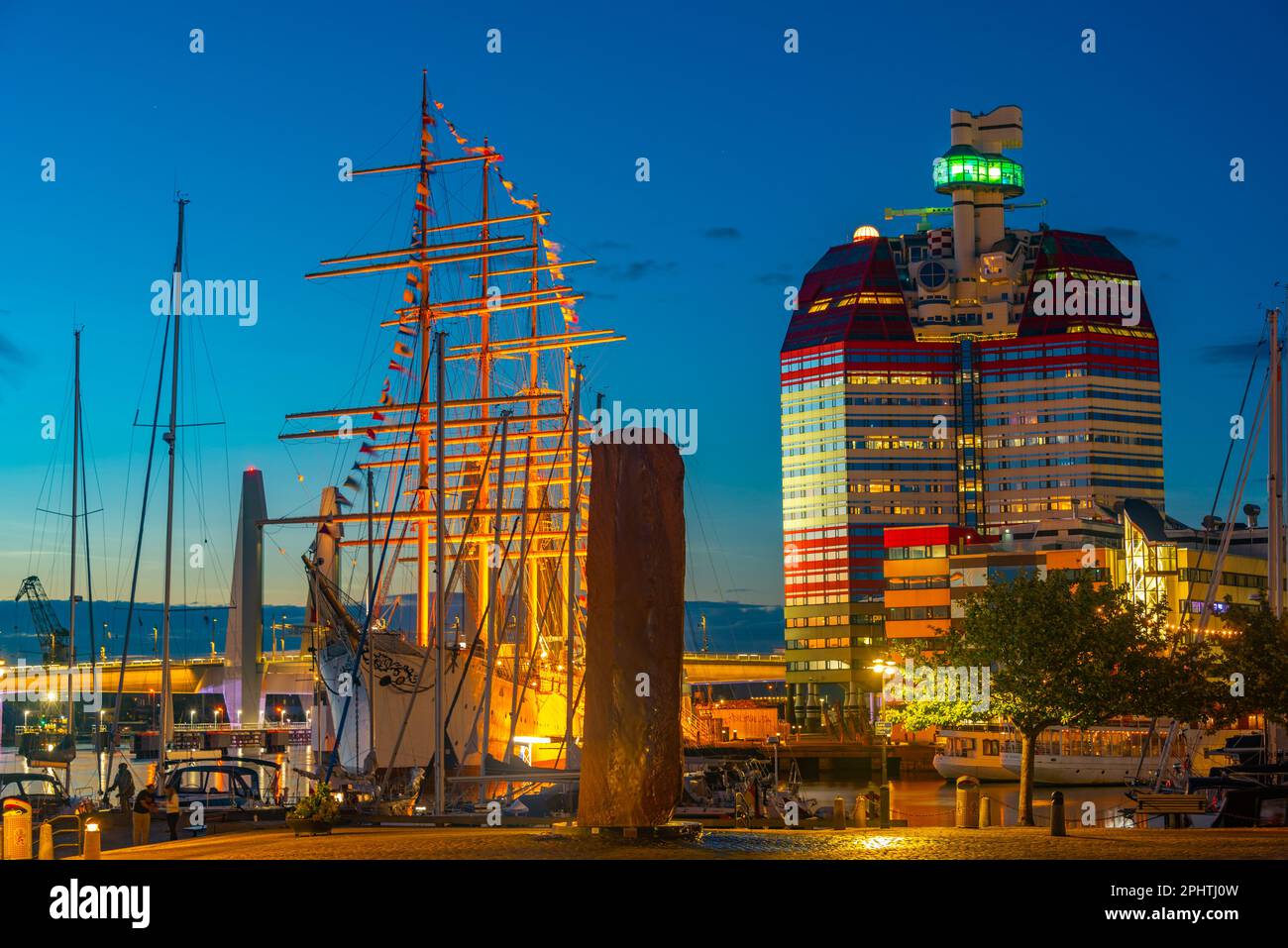 Sunset view of Lilla Bommen building and Barken Viking ship in the ...
