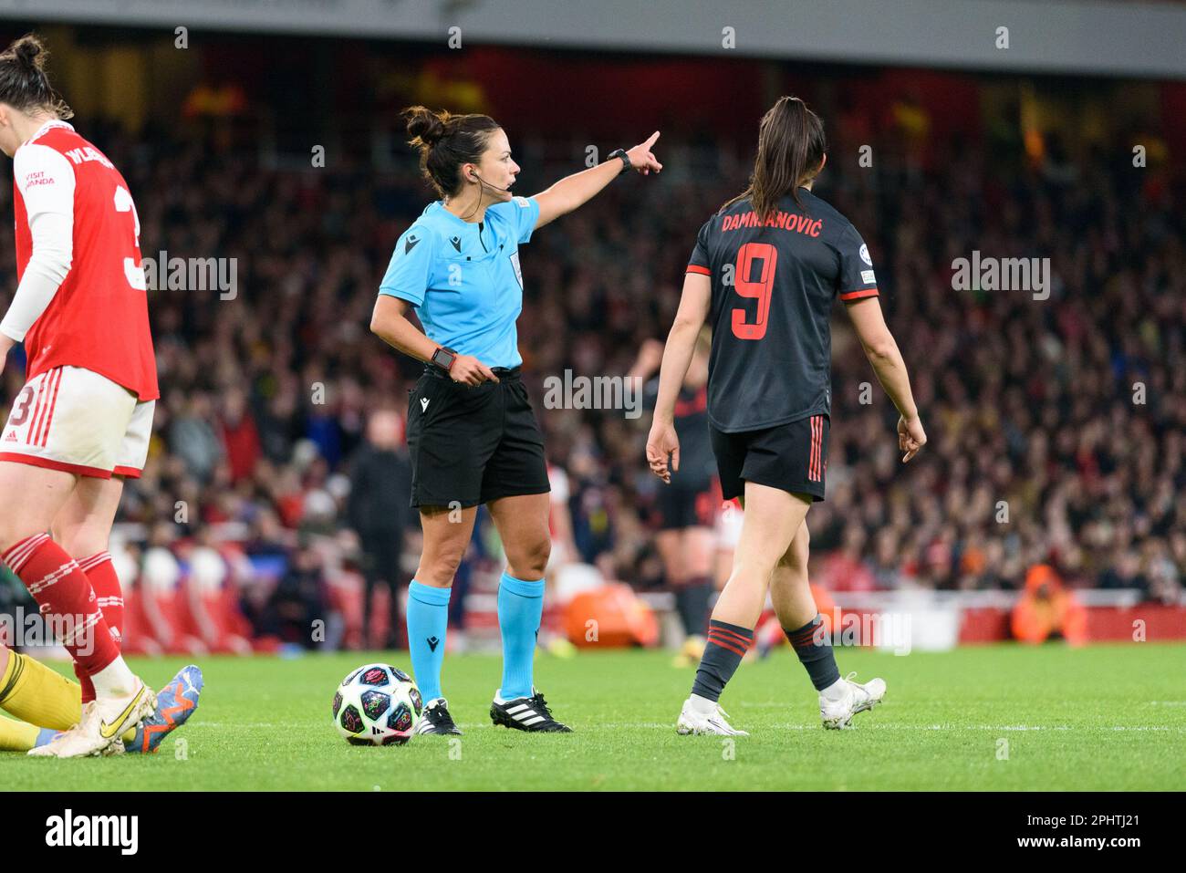 Referee Marta Huerta De Aza and Jovana Damnjanovic (9 FC Bayern Munich ...