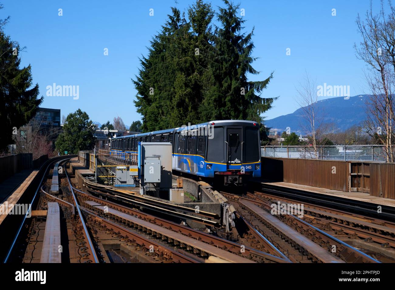 Vancouver SkyTrain new Canada Line to Surrey. home rails train sky ...