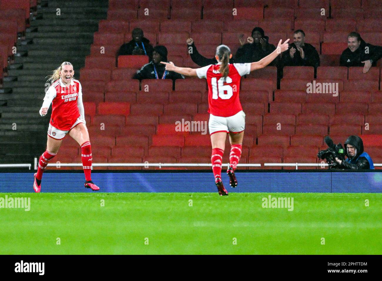 Stina Blackstenius (25) of Arsenal scores 2-0 and Arsenal can celebrate ...