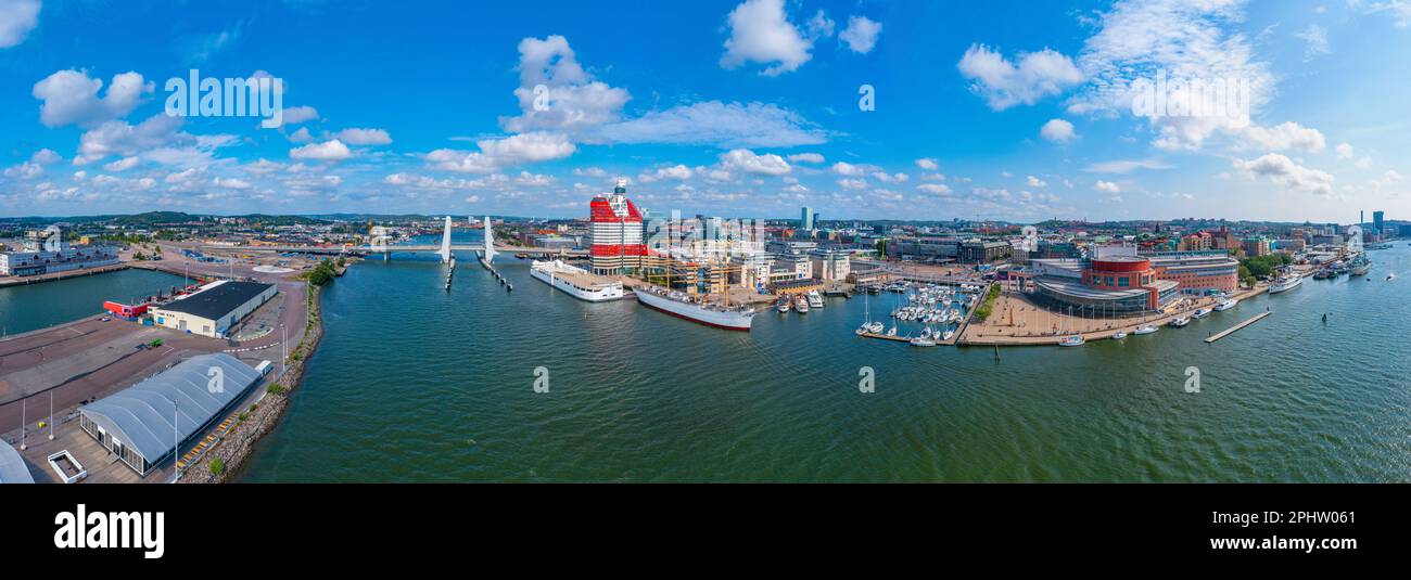 Lilla Bommen building, opera building and Barken Viking ship in the ...