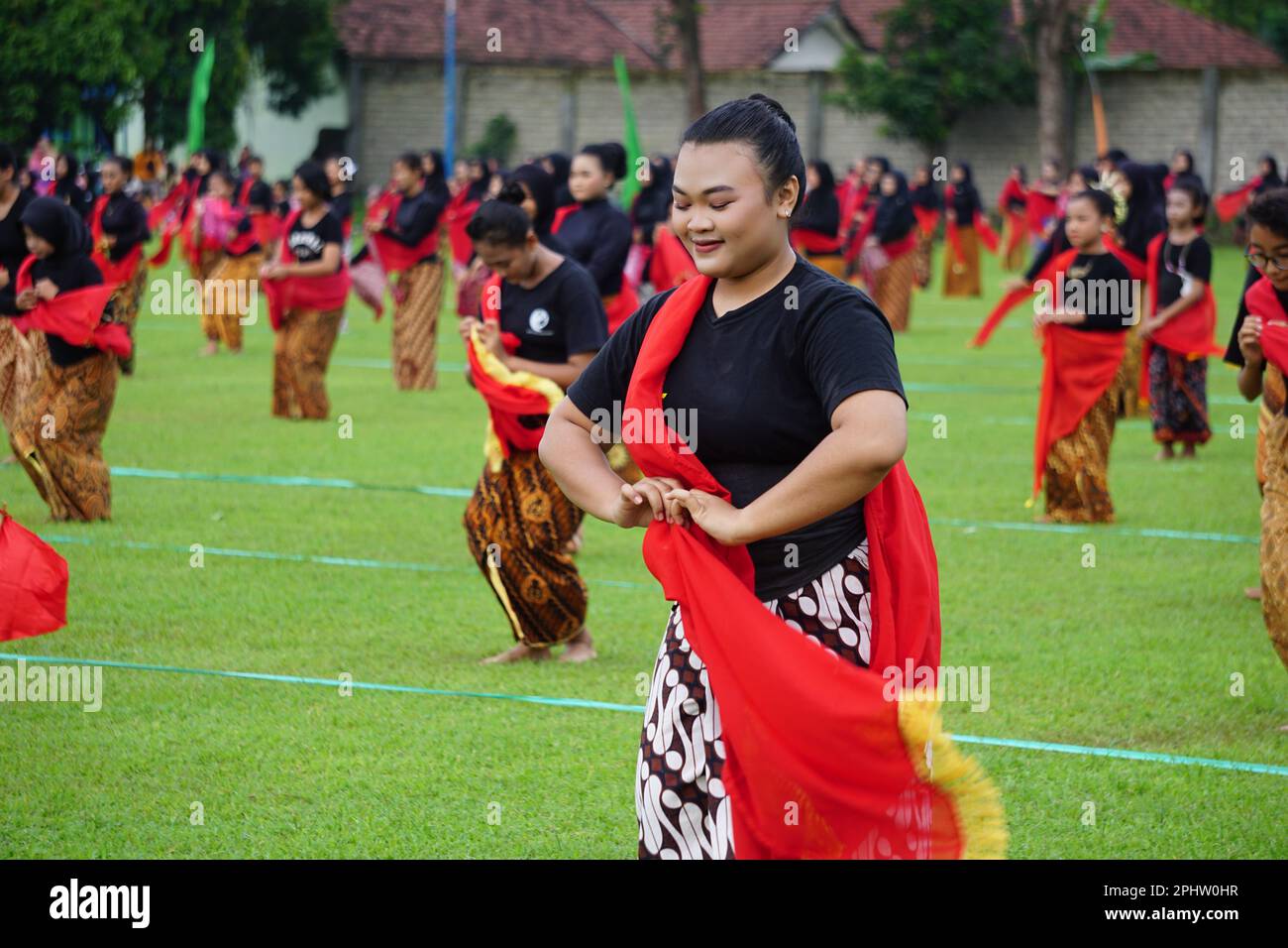 Tari gambyong hi-res stock photography and images - Alamy
