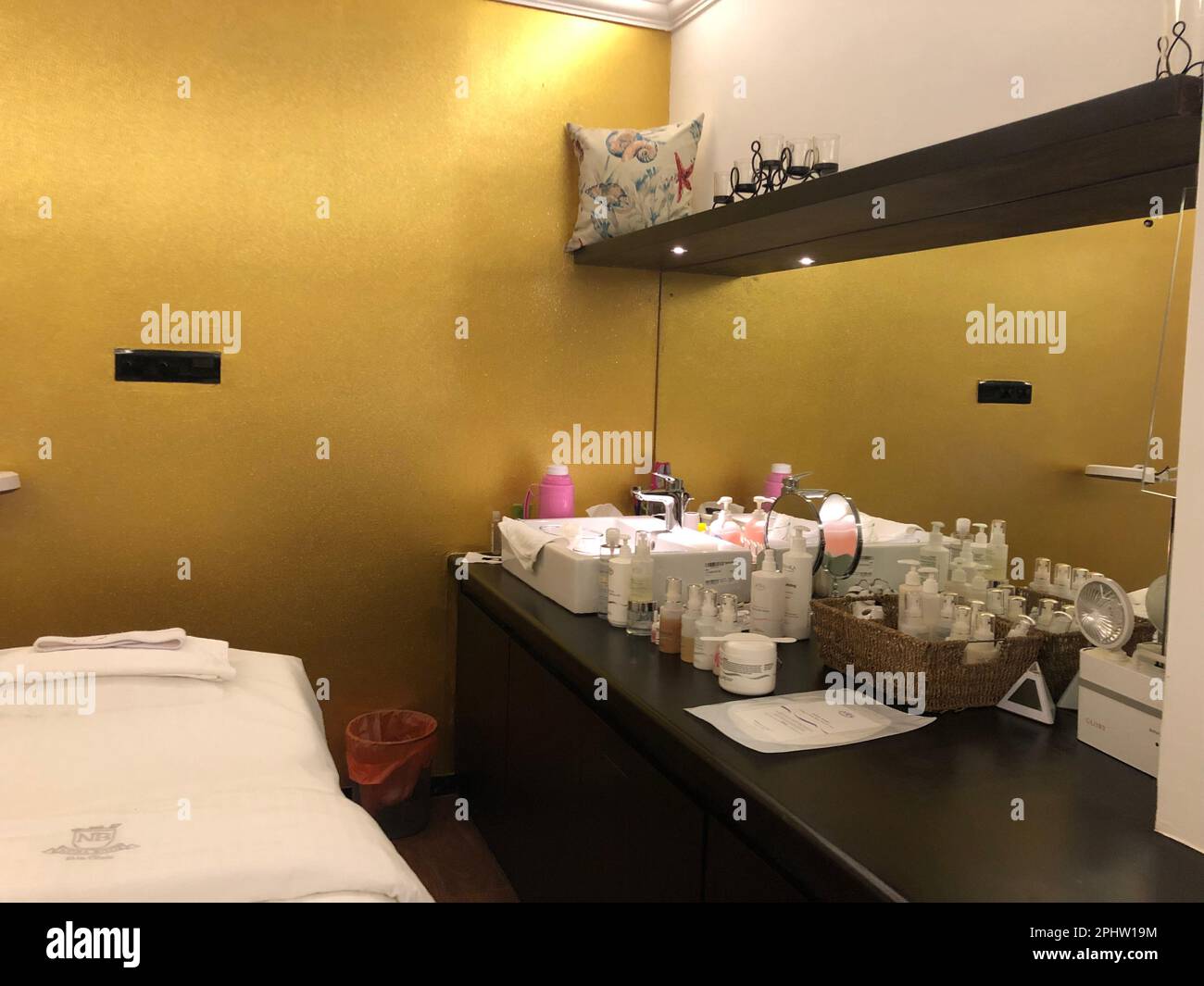 Hotel premises in Sri Lanka, Visit Sri Lanka Stock Photo - Alamy