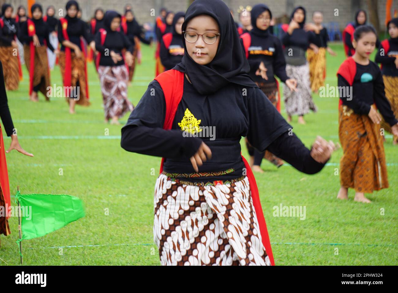 Tari gambyong hi-res stock photography and images - Alamy