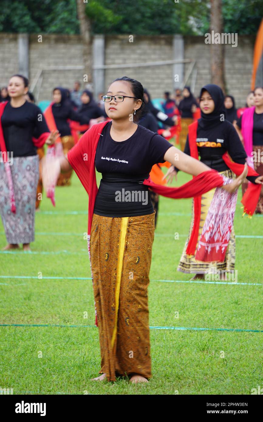 Tari gambyong hi-res stock photography and images - Alamy