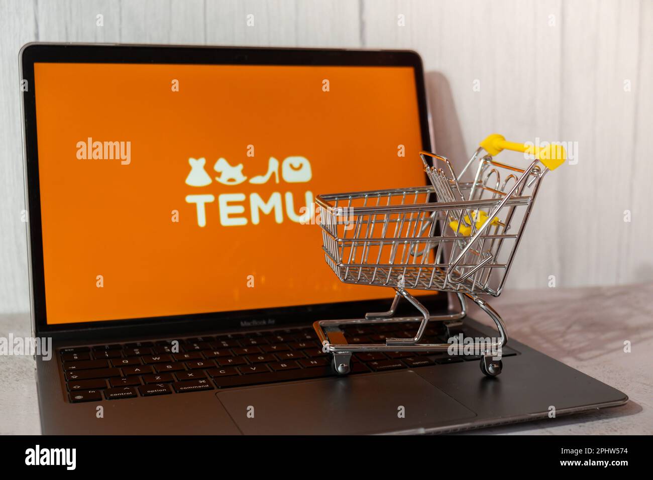 Temu shop hi-res stock photography and images - Alamy