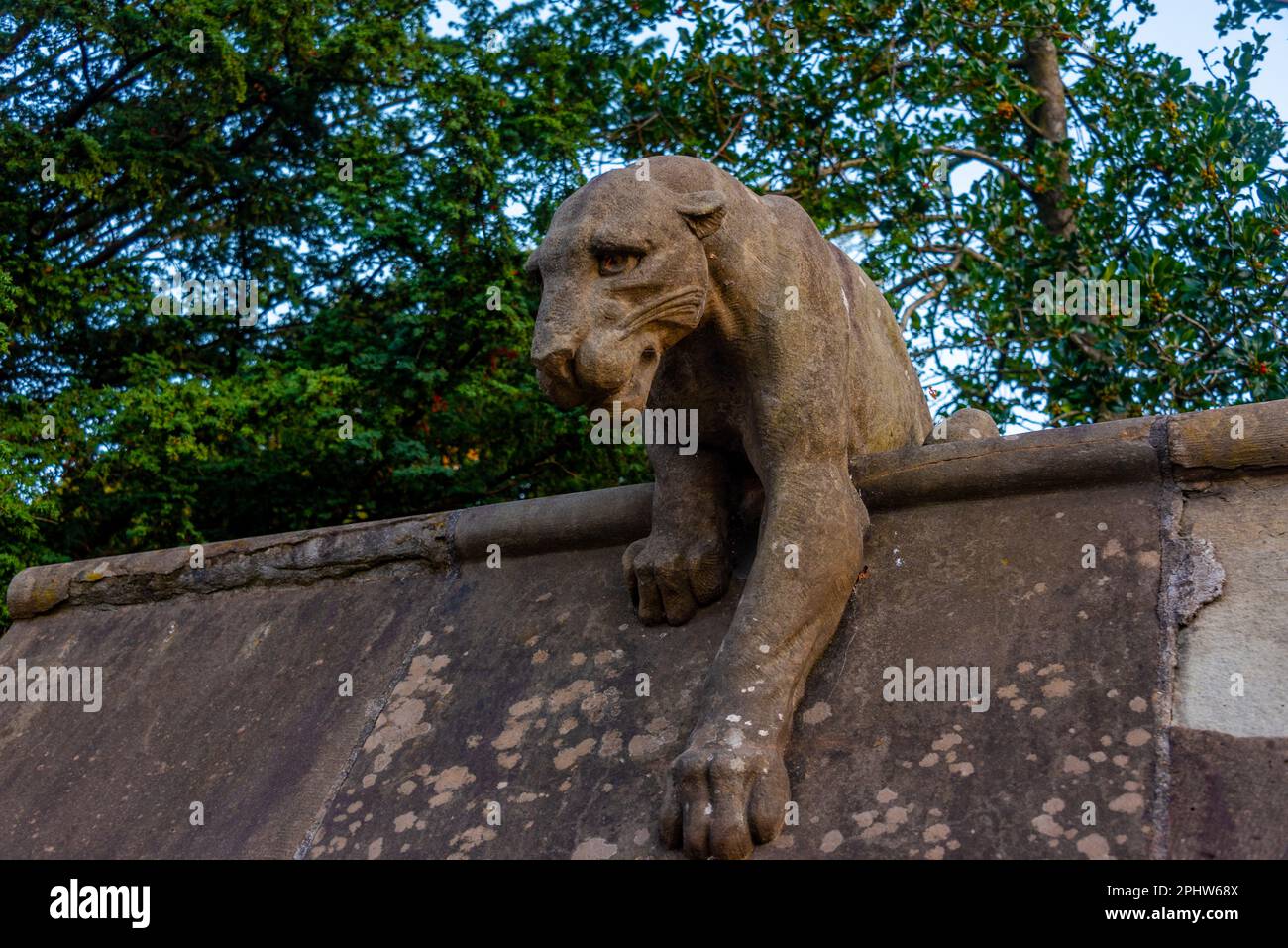 Animal wall of Bute park at Welsh capital Cardiff, UK Stock Photo - Alamy