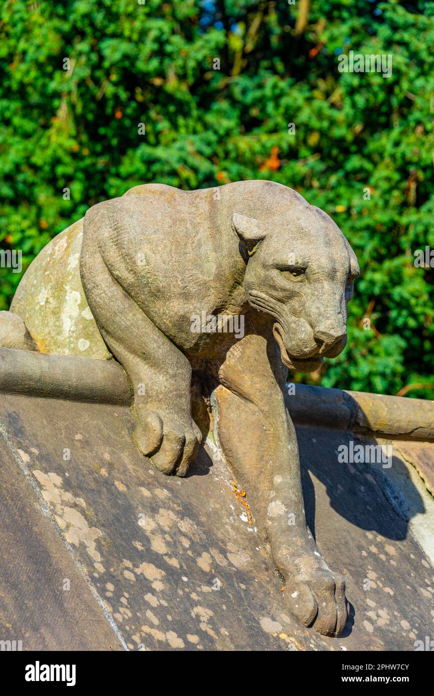 Animal wall of Bute park at Welsh capital Cardiff, UK Stock Photo - Alamy