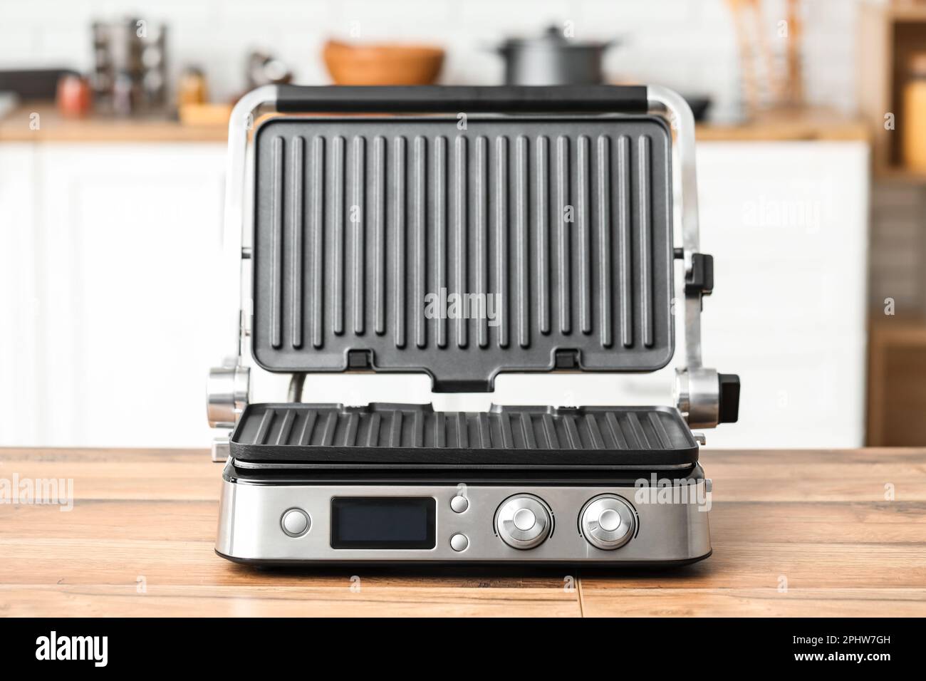 Modern electric grill on table in kitchen Stock Photo - Alamy