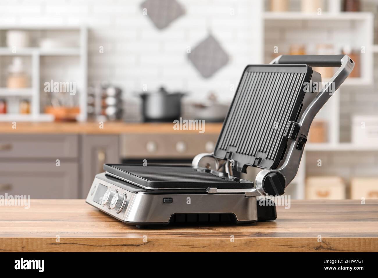 Modern electric grill on table in kitchen Stock Photo - Alamy