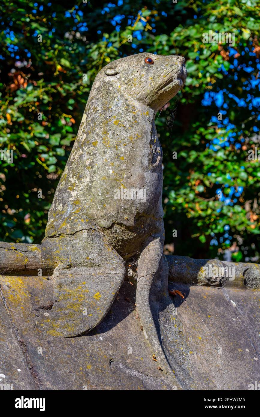 Animal wall of Bute park at Welsh capital Cardiff, UK Stock Photo - Alamy