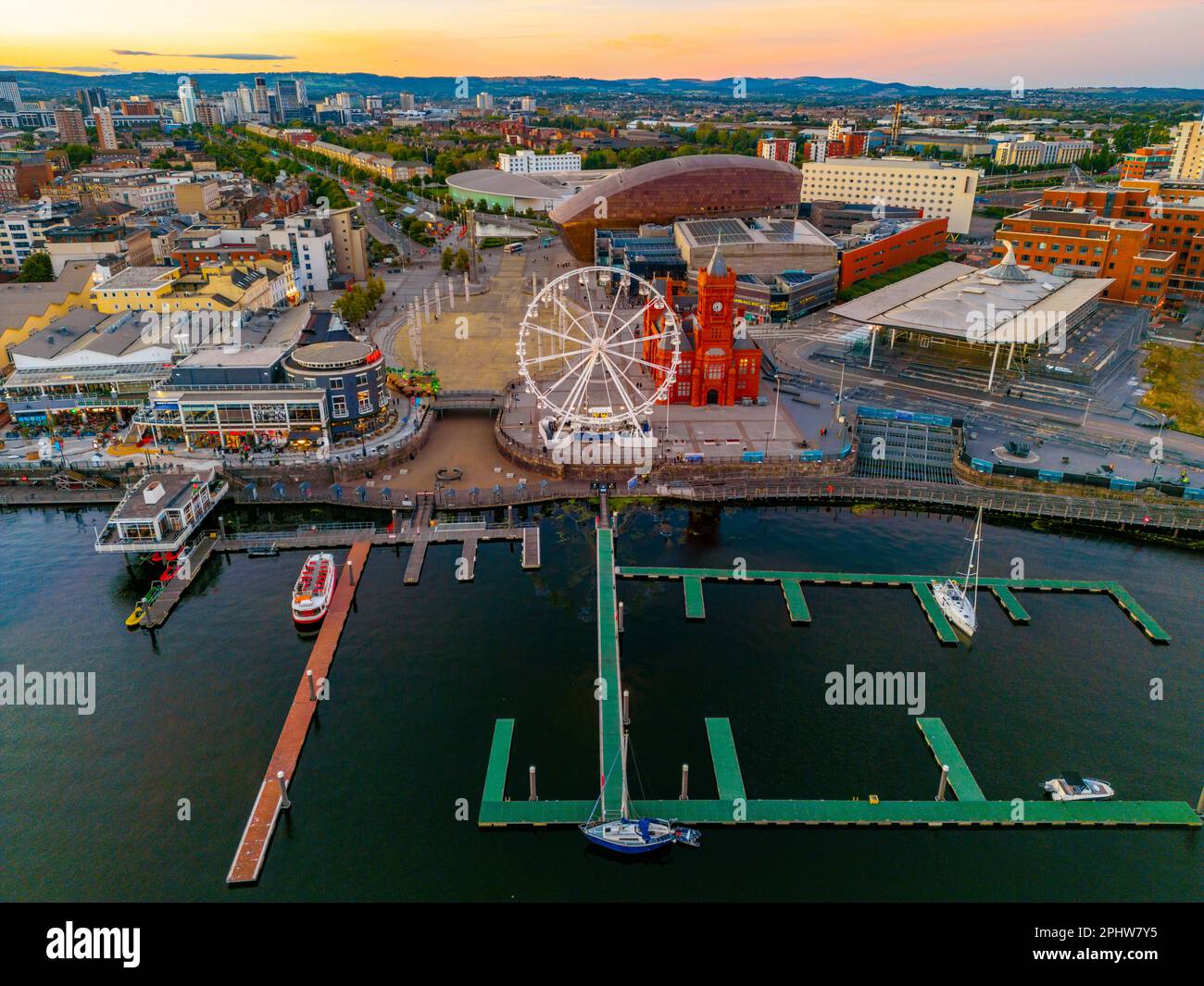 Cardiff marina sunset hi-res stock photography and images - Alamy