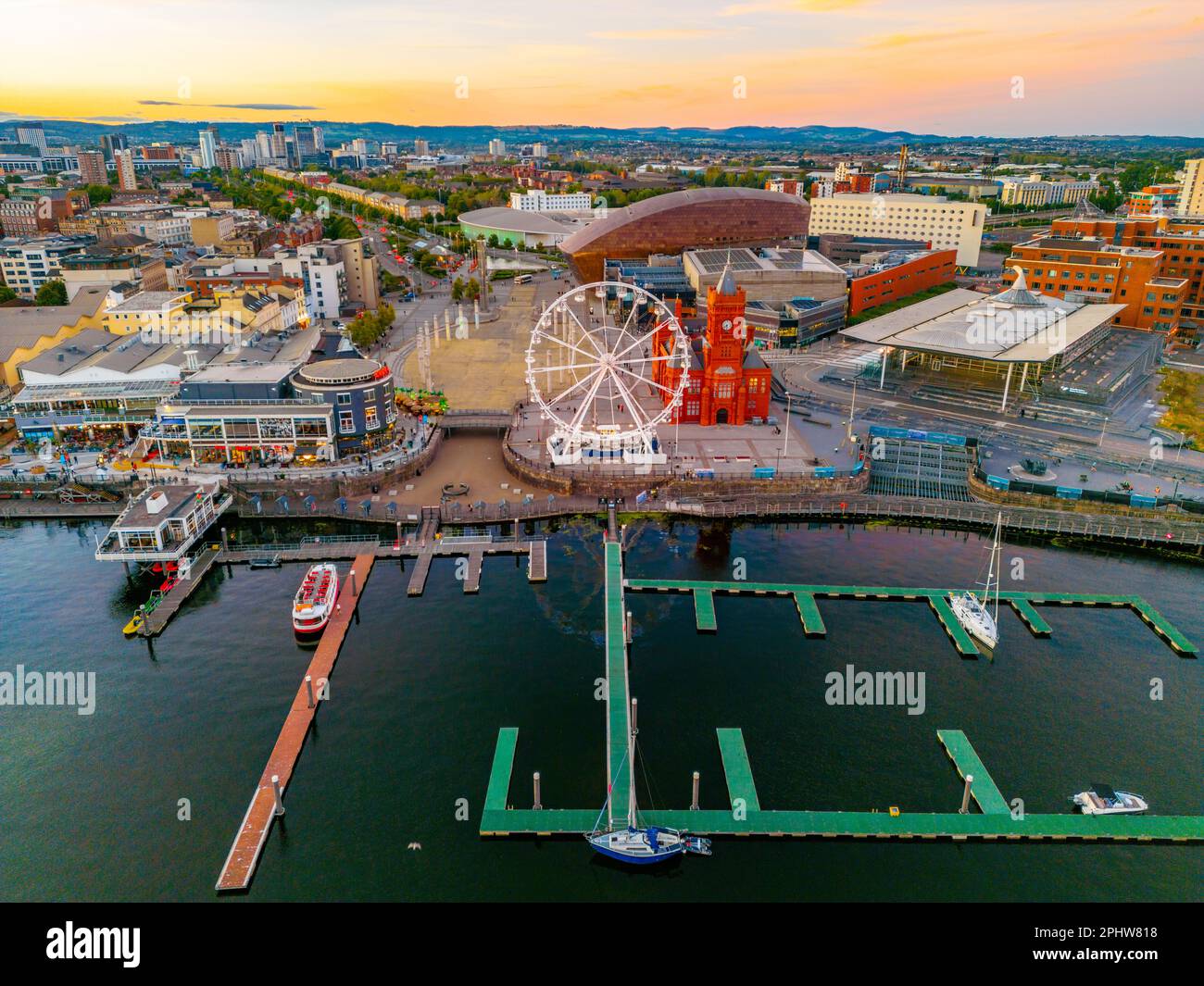 Cardiff marina sunset hi-res stock photography and images - Alamy