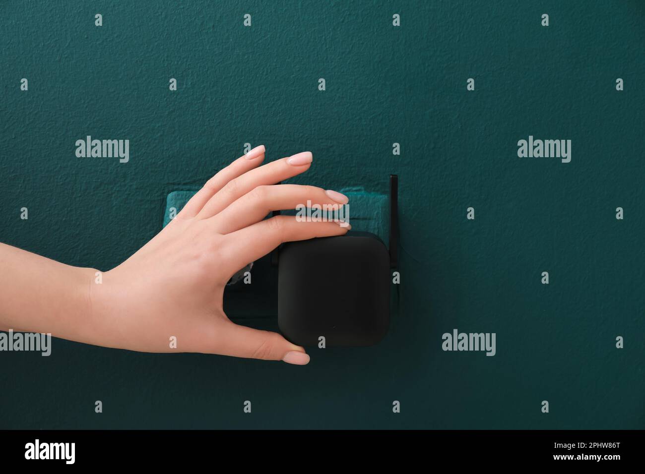 Plug in wifi extender hi-res stock photography and images - Alamy