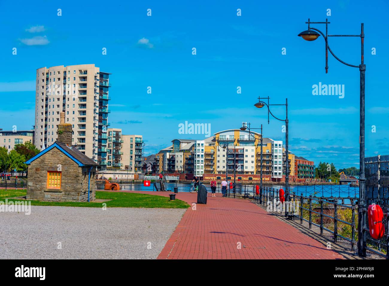 Water sculpture cardiff bay hi-res stock photography and images - Alamy