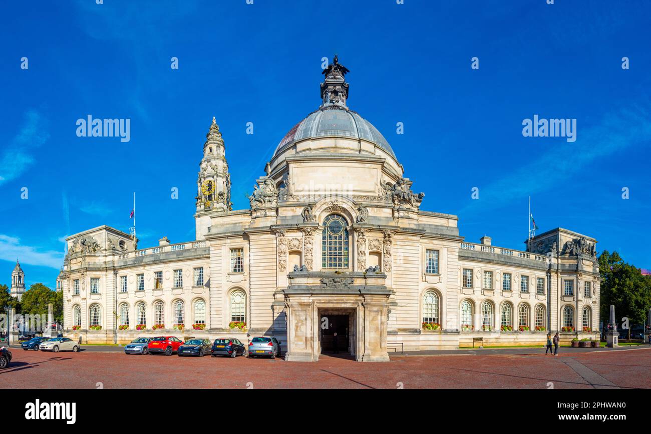 Town hall in cardiff hi-res stock photography and images - Alamy