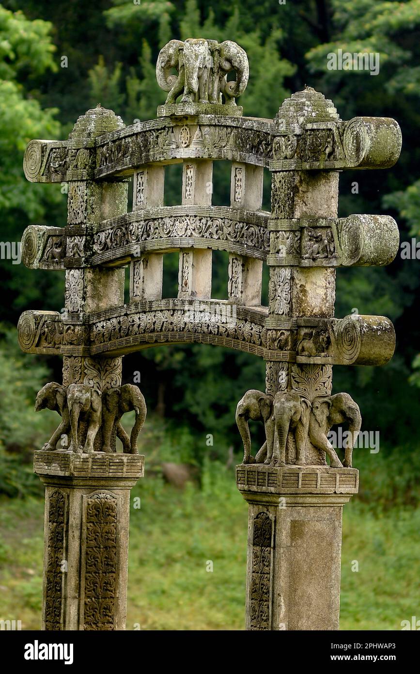 Stone thrown art hi-res stock photography and images - Alamy