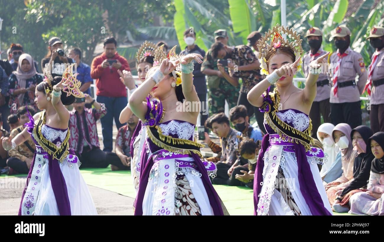 Lenggang Kali Brantas Dance. This dance depicts the Brantas river with ...