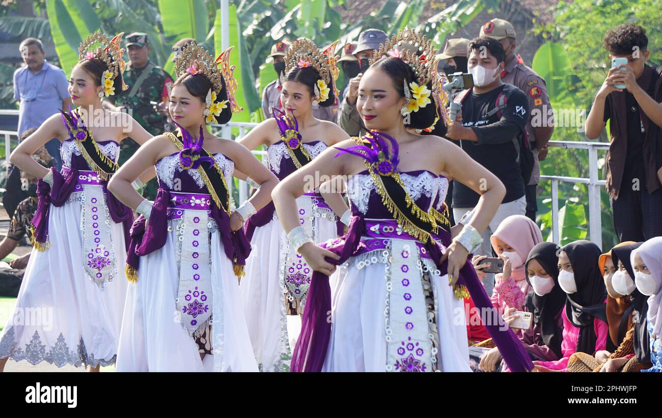 Lenggang Kali Brantas Dance. This dance depicts the Brantas river with ...