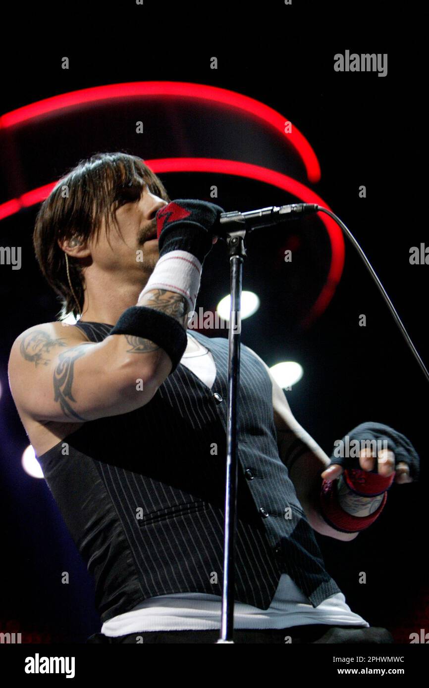 Selling celebrity photos hi-res stock photography and images - Alamy