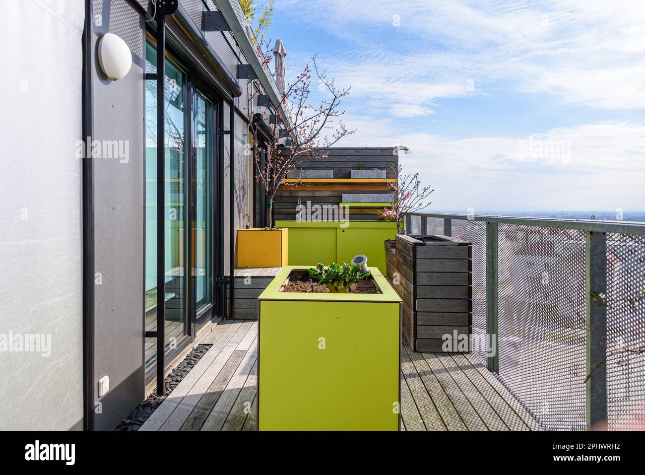 Green planters hi-res stock photography and images - Alamy