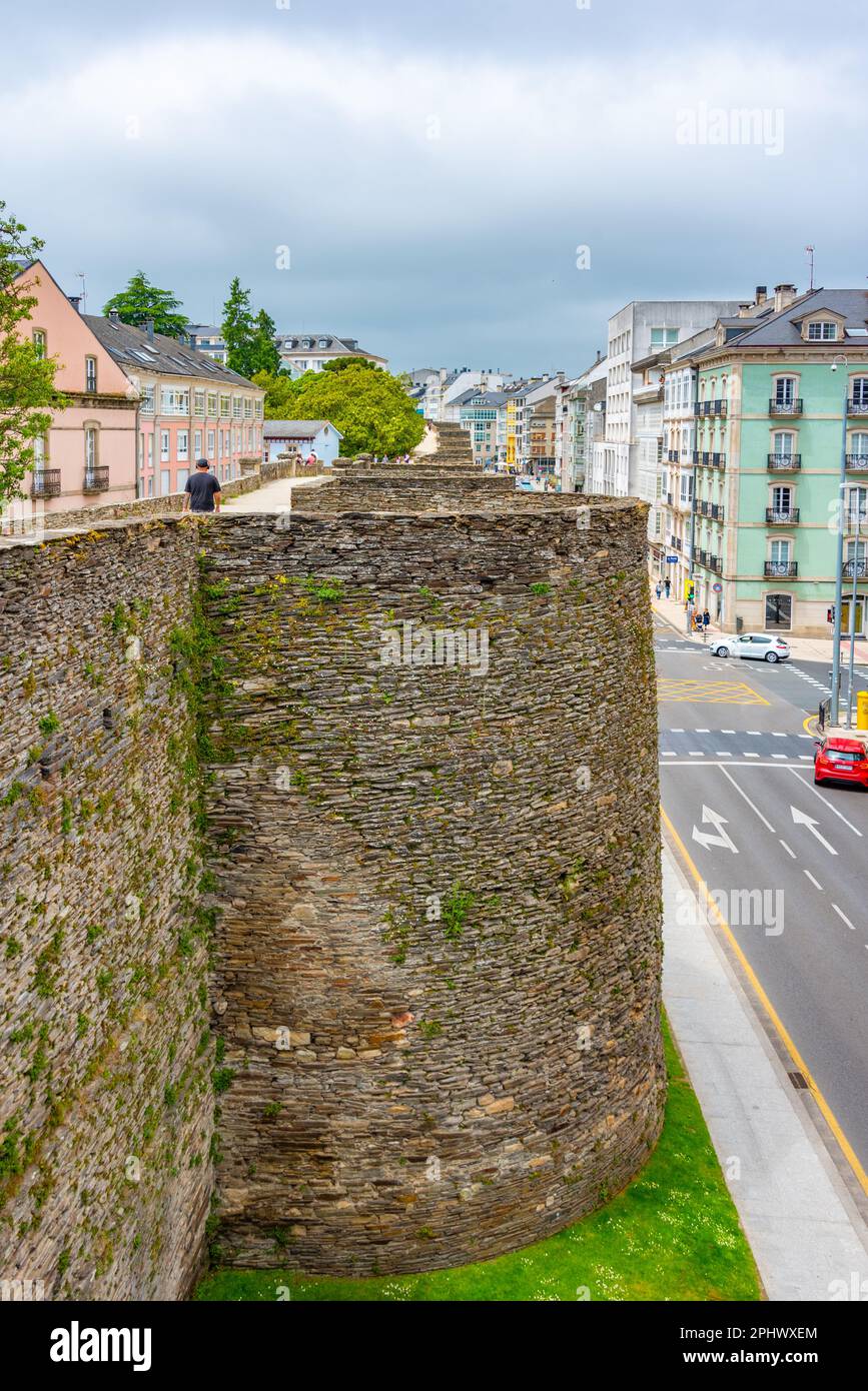 Roman wall circumventing the old town of Lugo, Spain Stock Photo - Alamy