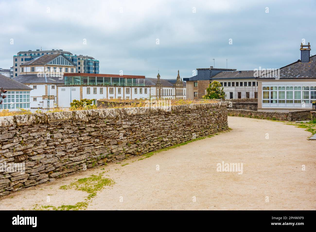 Roman wall circumventing the old town of Lugo, Spain Stock Photo - Alamy