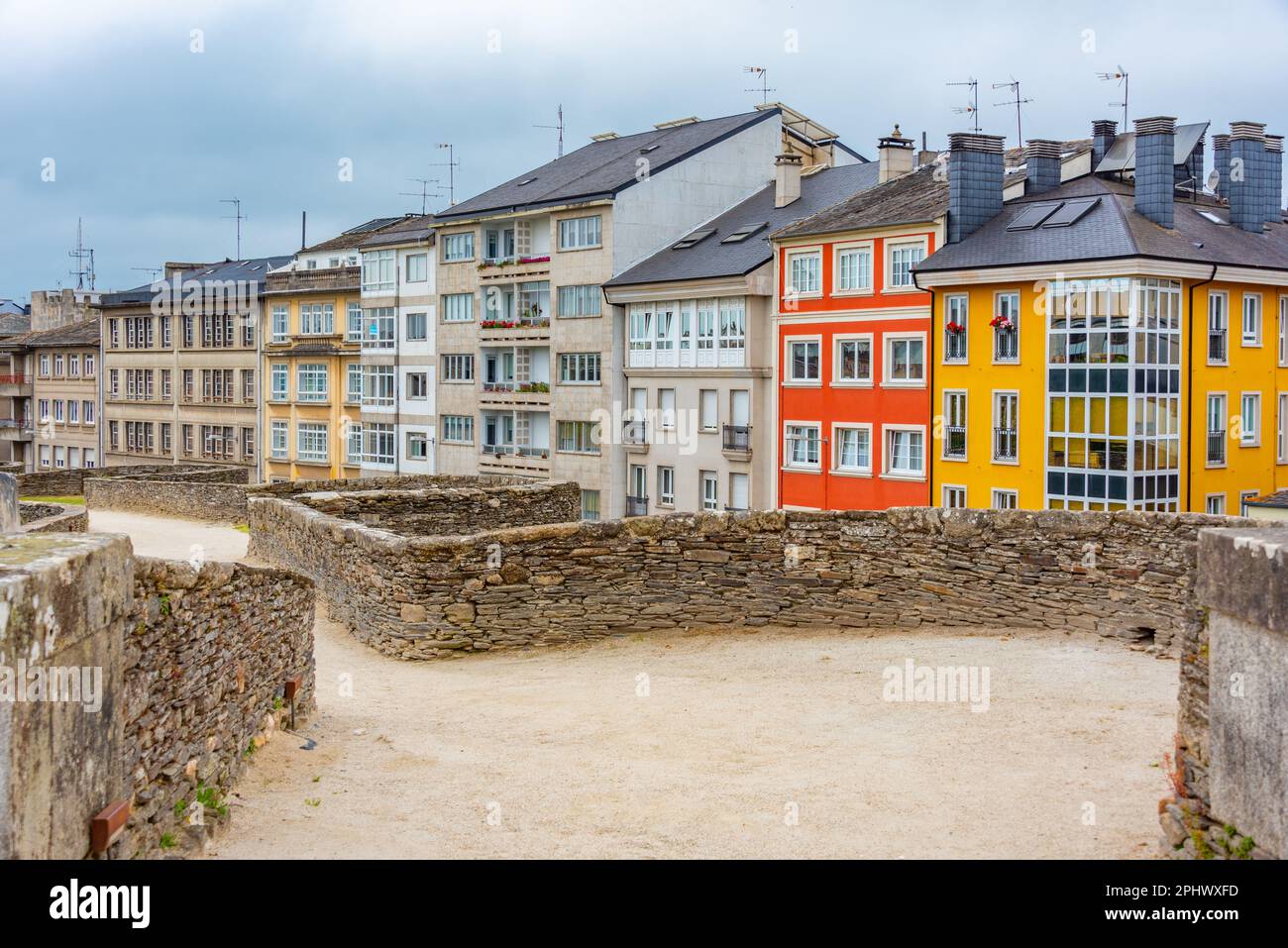 Roman wall circumventing the old town of Lugo, Spain Stock Photo - Alamy