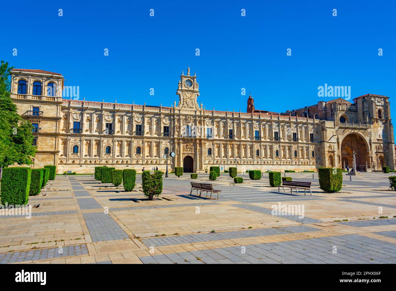 Parador de Leon building in Spanish town Leon Stock Photo - Alamy