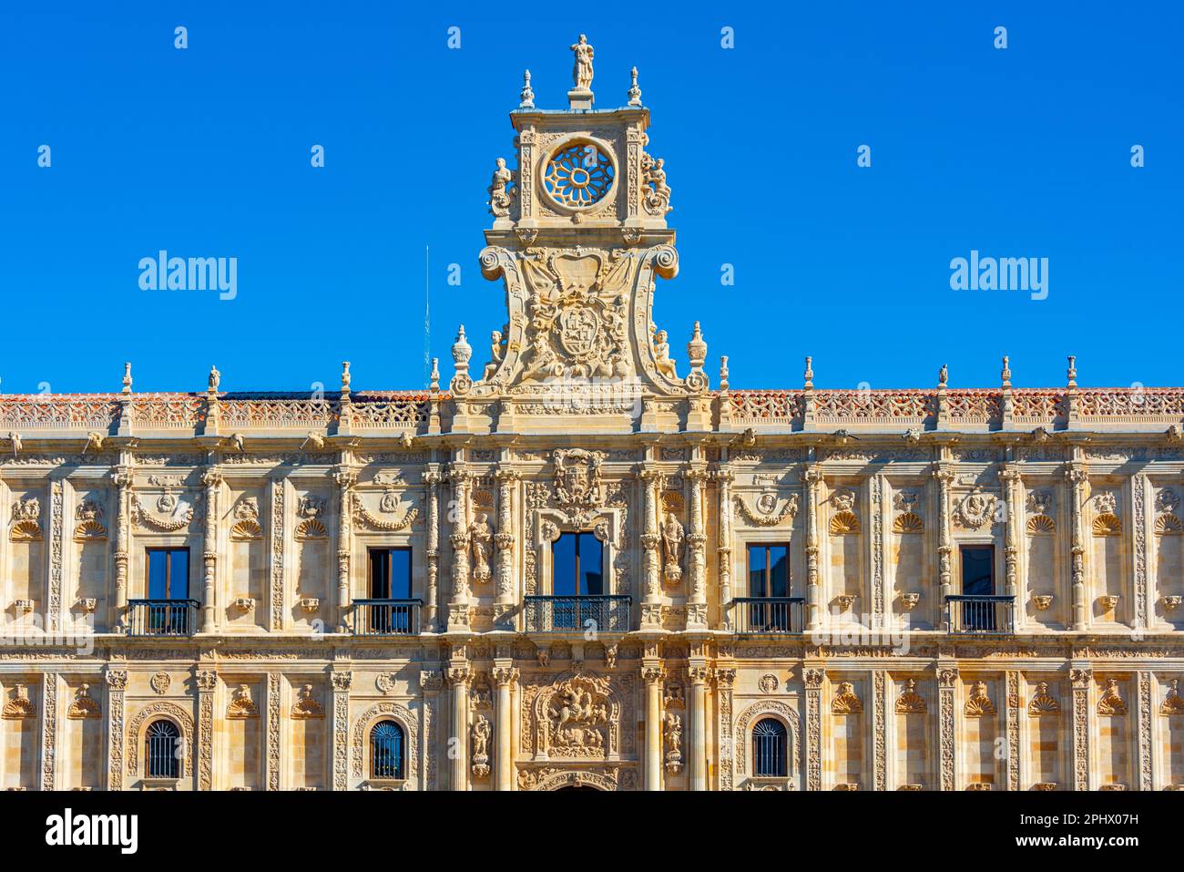 Parador de Leon building in Spanish town Leon Stock Photo - Alamy