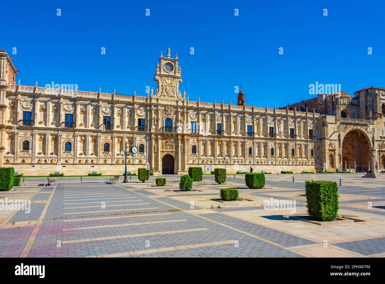 Parador de Leon building in Spanish town Leon Stock Photo - Alamy