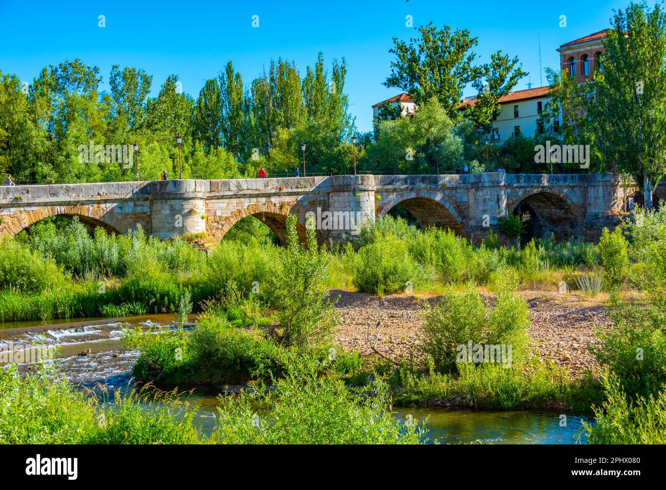Roman bridge in Spanish town Leon Stock Photo - Alamy